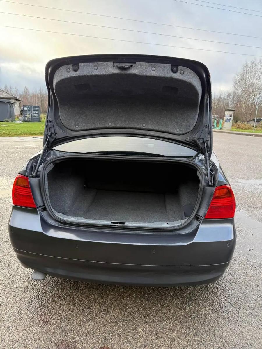 Zils BMW 318 2006 Rīga, ar dzinēja tilpumu 2.00 L un nobraukumu 301 tūkst. km par 3450 €, foto 16 vietnē AUTOMOTO.COM.LV