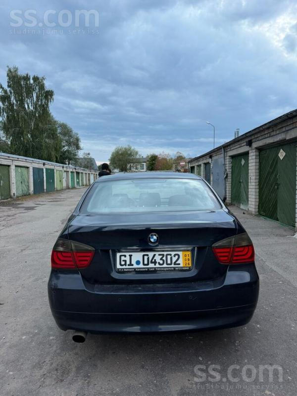 Blue BMW 318 2006 in Ludza, with an engine capacity of 2.00 L and mileage of 242 thousand km for 2995 €, photo 4 on AUTOMOTO.COM.LV