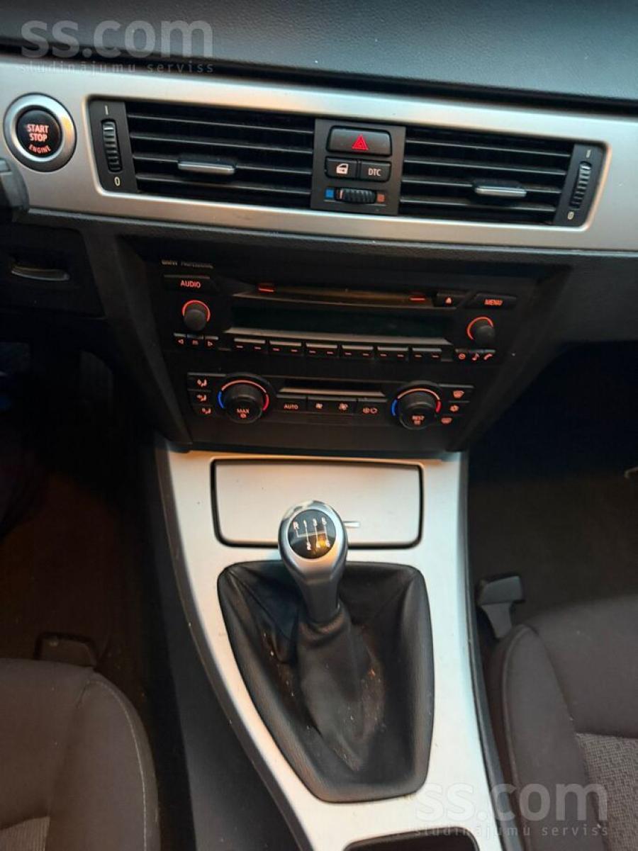 Zils BMW 318 2006 Ludza, ar dzinēja tilpumu 2.00 L un nobraukumu 242 tūkst. km par 2995 €, foto 15 vietnē AUTOMOTO.COM.LV