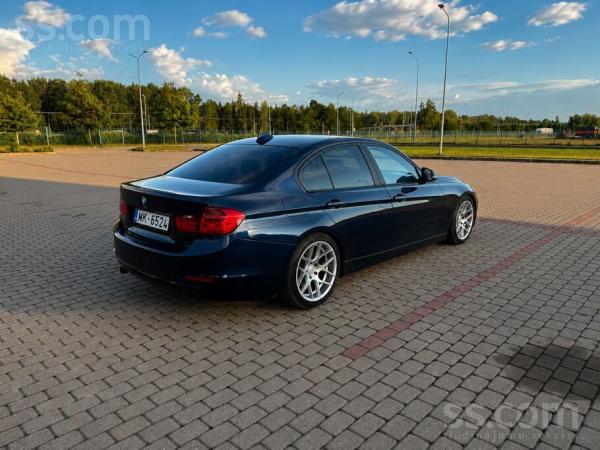 Zils BMW 318 2014 Jelgava, ar dzinēja tilpumu 2.00 L un nobraukumu 266 tūkst. km par 7500 €, foto 3 vietnē AUTOMOTO.COM.LV