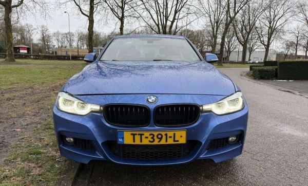 Blue BMW 318 2018 in Kaunas, with an engine capacity of 1.50 L and mileage of 145 thousand km for 9990 €, photo 2 on AUTOMOTO.COM.LV
