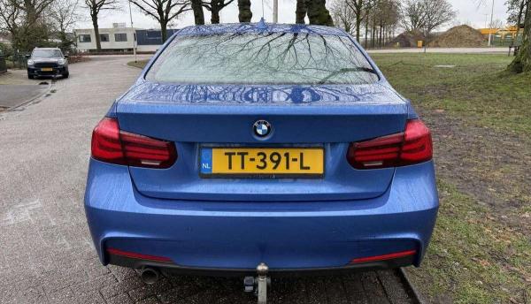 Blue BMW 318 2018 in Kaunas, with an engine capacity of 1.50 L and mileage of 145 thousand km for 9990 €, photo 5 on AUTOMOTO.COM.LV