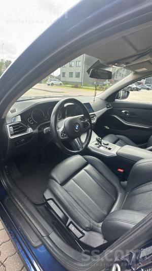 Blue BMW 318 2019 in Riga, with an engine capacity of 2.00 L and mileage of 91 thousand km for 24500 €, photo 4 on AUTOMOTO.COM.LV