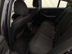 Blue BMW 318 2019 in Vilnius, with an engine capacity of 2.00 L and mileage of 83 thousand km for 15900 €, photo 12 on AUTOMOTO.COM.LV