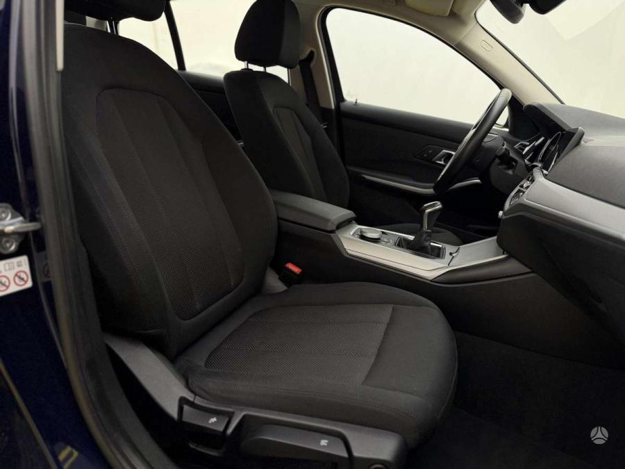 Blue BMW 318 2019 in Vilnius, with an engine capacity of 2.00 L and mileage of 83 thousand km for 15900 €, photo 14 on AUTOMOTO.COM.LV