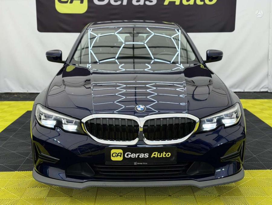 Blue BMW 318 2019 in Vilnius, with an engine capacity of 2.00 L and mileage of 83 thousand km for 15900 €, photo 3 on AUTOMOTO.COM.LV