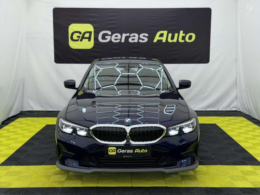 Blue BMW 318 2019 in Vilnius, with an engine capacity of 2.00 L and mileage of 83 thousand km for 15900 €, photo 8 on AUTOMOTO.COM.LV