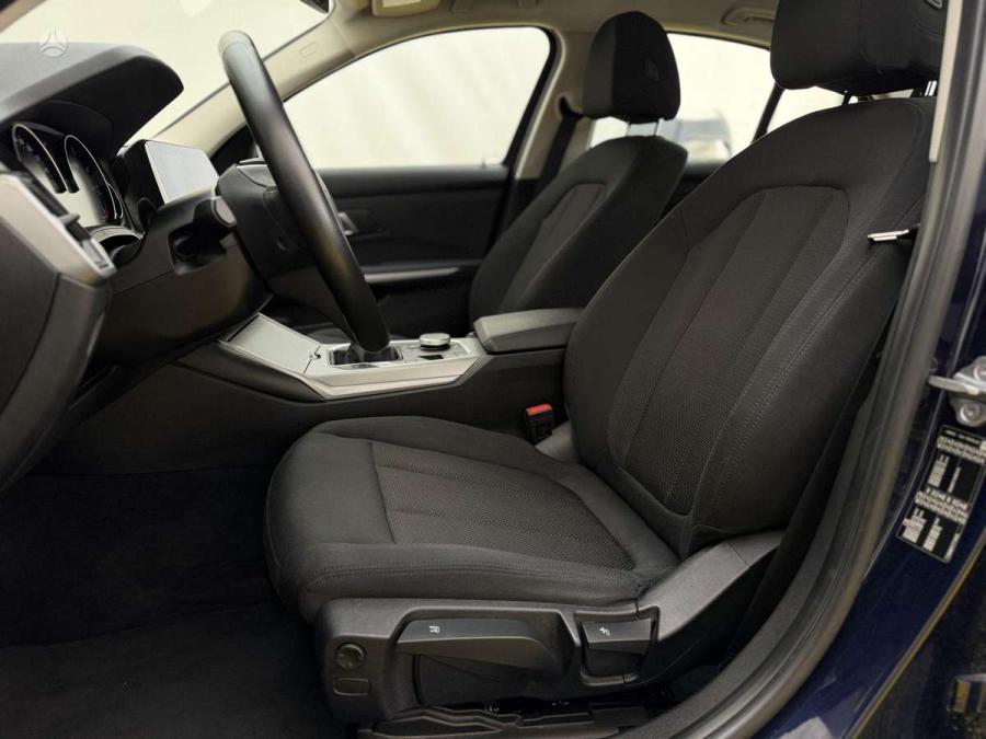 Blue BMW 318 2019 in Vilnius, with an engine capacity of 2.00 L and mileage of 83 thousand km for 15900 €, photo 11 on AUTOMOTO.COM.LV