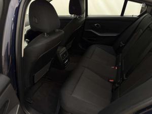 Blue BMW 318 2019 in Vilnius, with an engine capacity of 2.00 L and mileage of 83 thousand km for 15900 €, photo 12 on AUTOMOTO.COM.LV