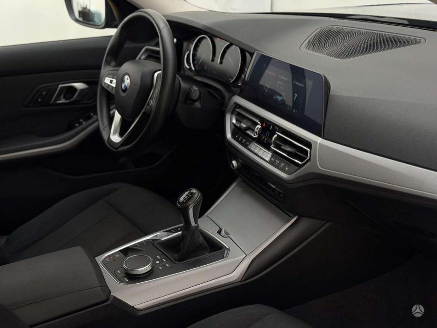 Blue BMW 318 2019 in Vilnius, with an engine capacity of 2.00 L and mileage of 83 thousand km for 15900 €, photo 15 on AUTOMOTO.COM.LV