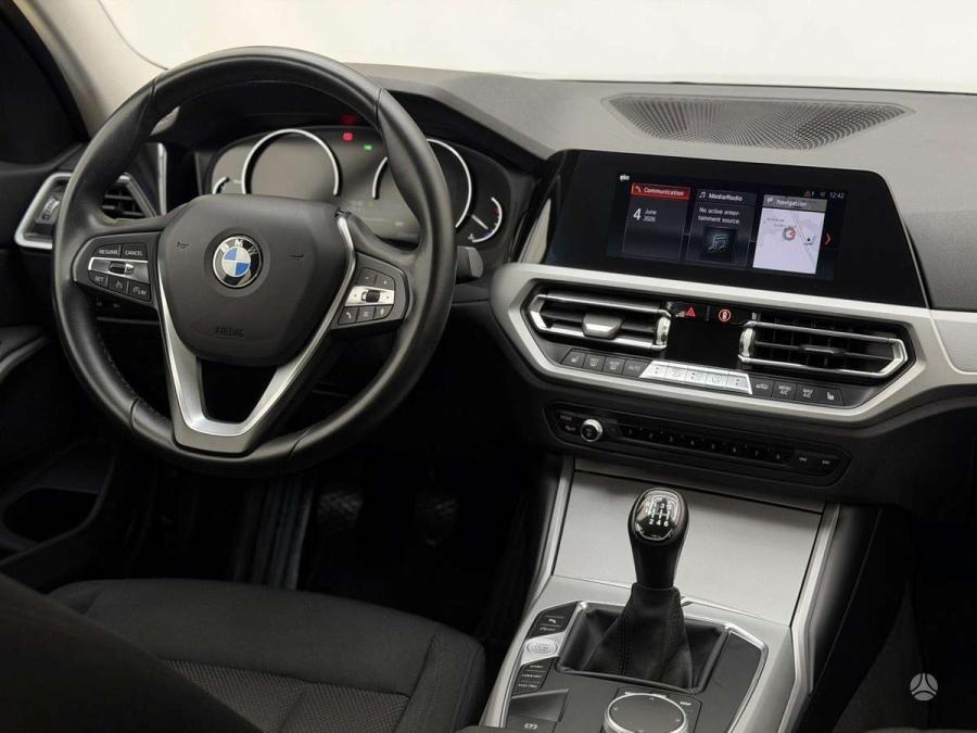 Blue BMW 318 2019 in Vilnius, with an engine capacity of 2.00 L and mileage of 83 thousand km for 15900 €, photo 16 on AUTOMOTO.COM.LV