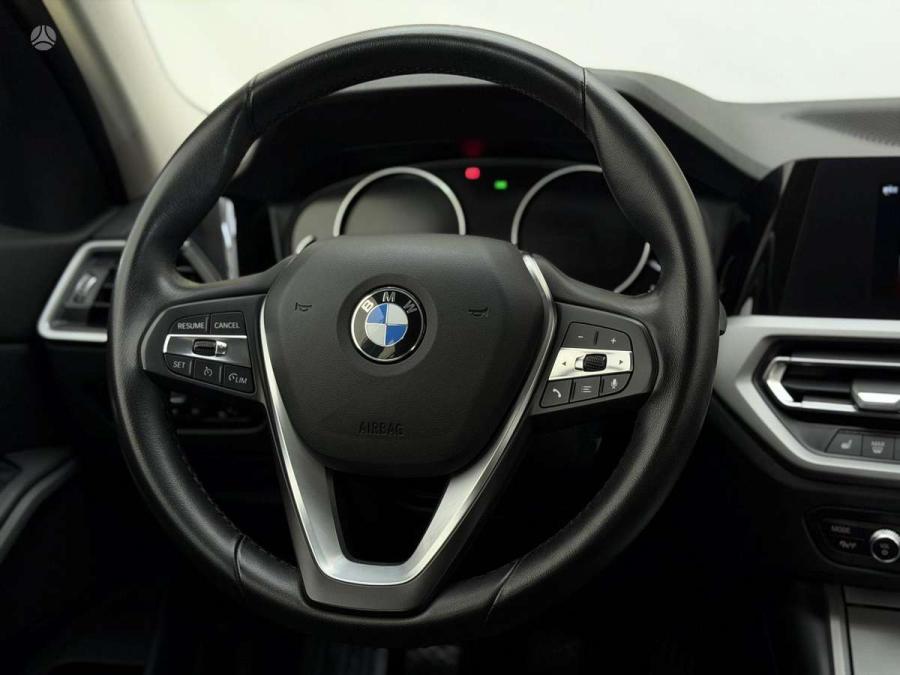 Blue BMW 318 2019 in Vilnius, with an engine capacity of 2.00 L and mileage of 83 thousand km for 15900 €, photo 17 on AUTOMOTO.COM.LV