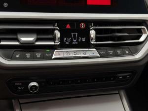 Blue BMW 318 2019 in Vilnius, with an engine capacity of 2.00 L and mileage of 83 thousand km for 15900 €, photo 20 on AUTOMOTO.COM.LV