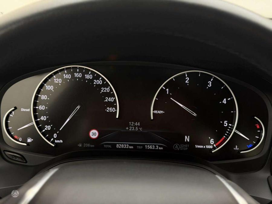Blue BMW 318 2019 in Vilnius, with an engine capacity of 2.00 L and mileage of 83 thousand km for 15900 €, photo 22 on AUTOMOTO.COM.LV