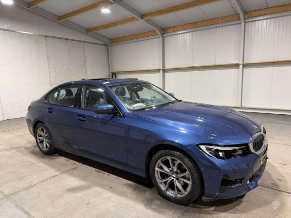 Blue BMW 318 2021 in Kaunas, with an engine capacity of 2.00 L and mileage of 145 thousand km for 13990 €, photo 3 on AUTOMOTO.COM.LV