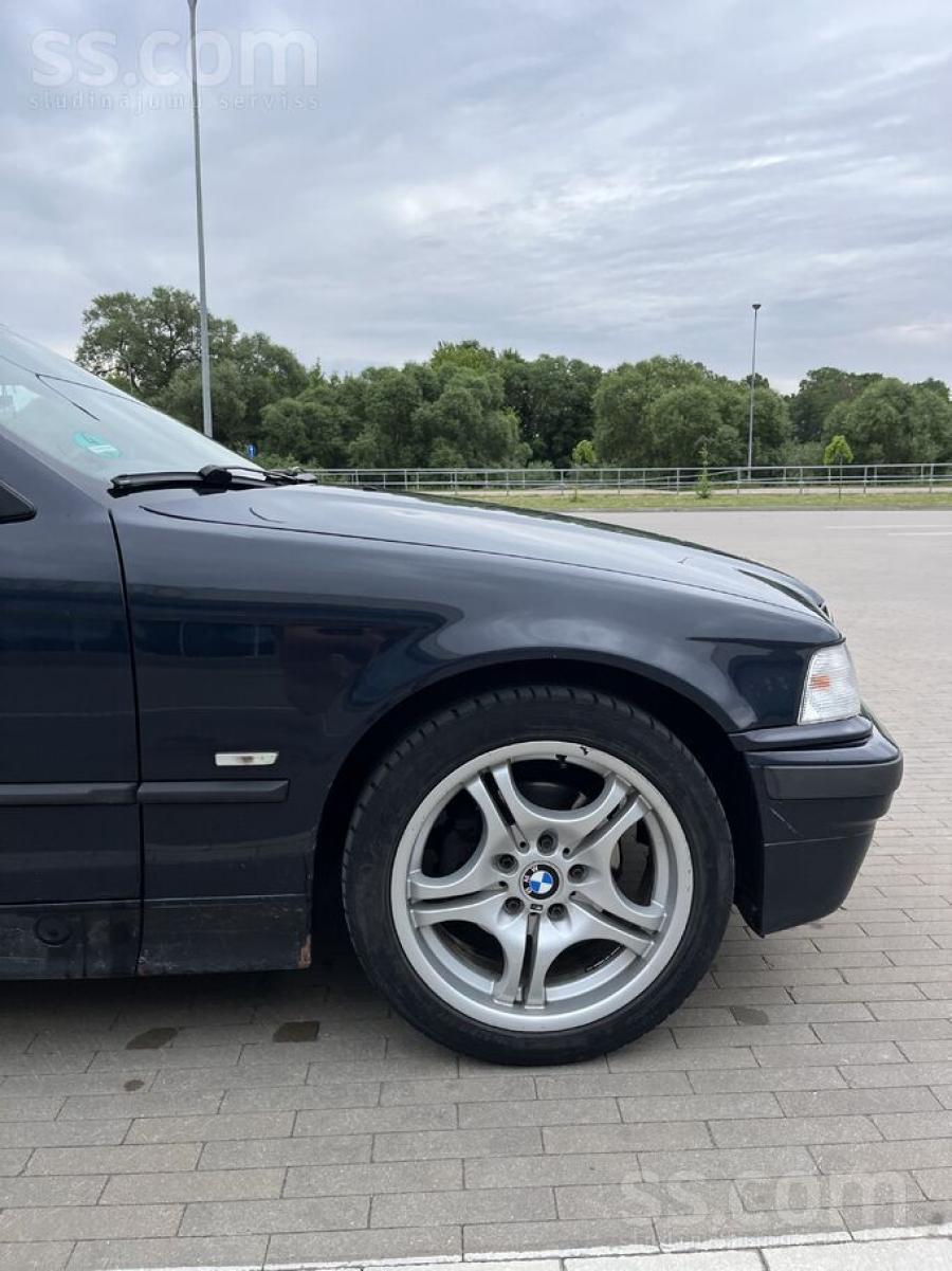 Zils BMW 318 1997 Rēzekne, ar dzinēja tilpumu 1.80 L un nobraukumu 266 tūkst. km par 2600 €, foto 9 vietnē AUTOMOTO.COM.LV