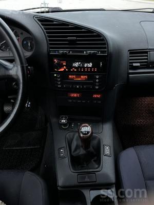 Zils BMW 318 1997 Rēzekne, ar dzinēja tilpumu 1.80 L un nobraukumu 266 tūkst. km par 2600 €, foto 24 vietnē AUTOMOTO.COM.LV