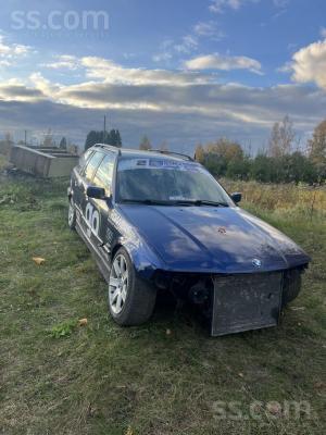 Zils BMW 318 1999 Rēzekne, ar dzinēja tilpumu 5.00 L un nobraukumu 250 tūkst. km par 1800 €, foto  vietnē AUTOMOTO.COM.LV
