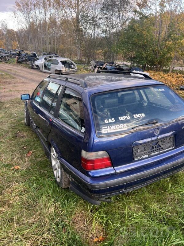 BMW 318 1999 Rēzekne vietnē Zils BMW 318 1999 Rēzekne, ar dzinēja tilpumu 5.00 L un nobraukumu 250 tūkst. km par 1800 €, foto 3 vietnē AUTOMOTO.COM.LV