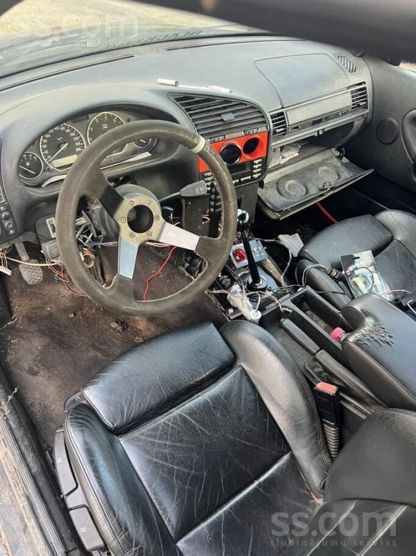 BMW 318 1999 Rēzekne vietnē Zils BMW 318 1999 Rēzekne, ar dzinēja tilpumu 5.00 L un nobraukumu 250 tūkst. km par 1800 €, foto 7 vietnē AUTOMOTO.COM.LV
