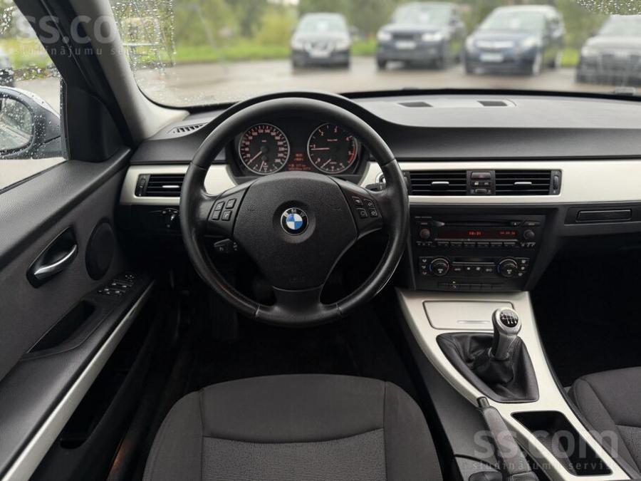 Zils BMW 318 2006 Ogre, ar dzinēja tilpumu 2.00 L un nobraukumu 345 tūkst. km par 2950 €, foto 14 vietnē AUTOMOTO.COM.LV