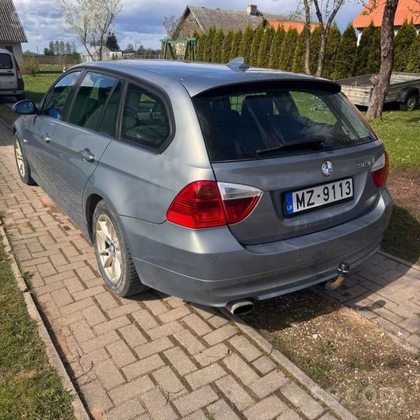 Blue BMW 318 2007 in Valmiera, with an engine capacity of 2.00 L and mileage of 329 thousand km for 2100 €, photo 2 on AUTOMOTO.COM.LV