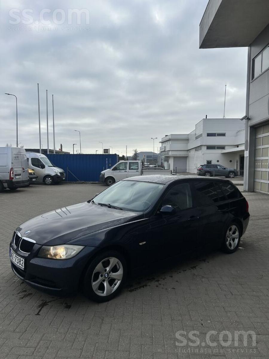 Blue BMW 318 2008 in Liepaja, with an engine capacity of 2.00 L and mileage of 319 thousand km for 2550 €, photo 3 on AUTOMOTO.COM.LV