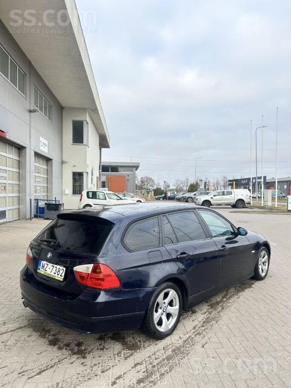 Blue BMW 318 2008 in Liepaja, with an engine capacity of 2.00 L and mileage of 319 thousand km for 2550 €, photo 5 on AUTOMOTO.COM.LV