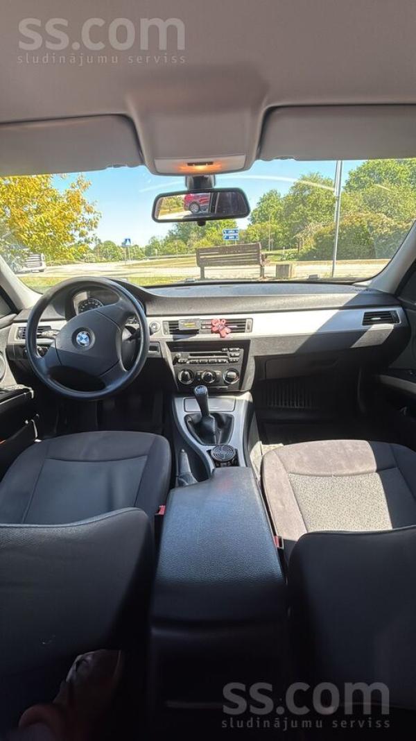 Blue BMW 318 2008 in Liepaja, with an engine capacity of 2.00 L and mileage of 319 thousand km for 2550 €, photo 6 on AUTOMOTO.COM.LV