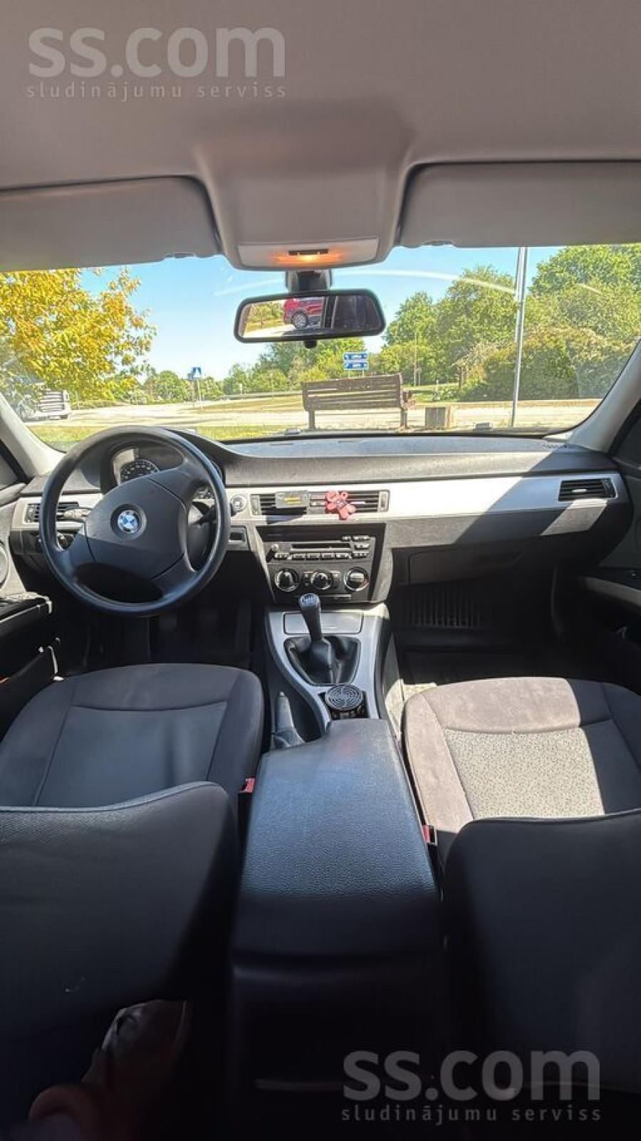 Blue BMW 318 2008 in Liepaja, with an engine capacity of 2.00 L and mileage of 319 thousand km for 2550 €, photo 7 on AUTOMOTO.COM.LV