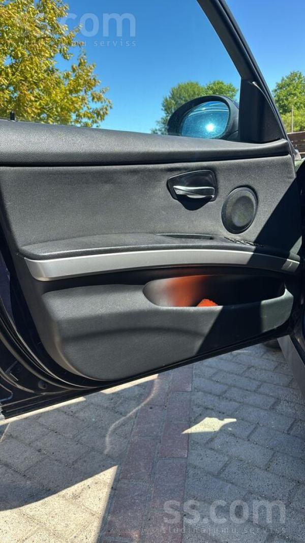 Blue BMW 318 2008 in Liepaja, with an engine capacity of 2.00 L and mileage of 319 thousand km for 2550 €, photo 8 on AUTOMOTO.COM.LV