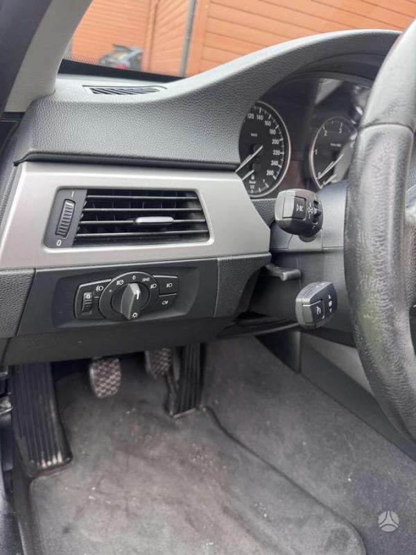 Blue BMW 318 2008 in Ukmerge, with an engine capacity of 2.00 L and mileage of 299 thousand km for 2900 €, photo 9 on AUTOMOTO.COM.LV