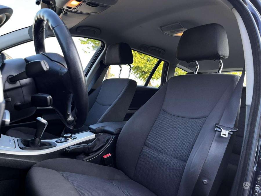 Blue BMW 318 2009 in Ukmerge, with an engine capacity of 2.00 L and mileage of 316 thousand km for 3200 €, photo 19 on AUTOMOTO.COM.LV