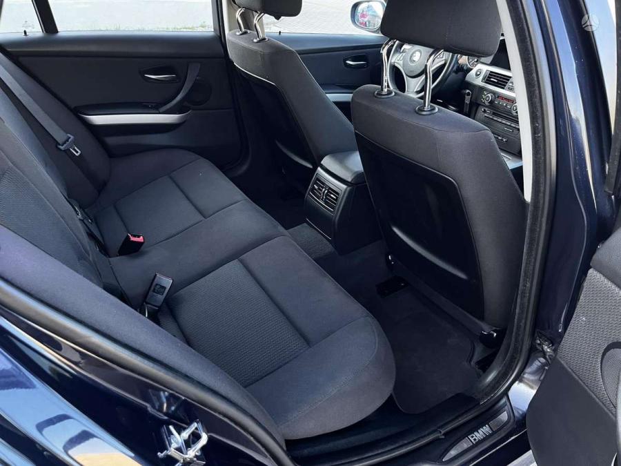 Blue BMW 318 2009 in Ukmerge, with an engine capacity of 2.00 L and mileage of 316 thousand km for 3200 €, photo 22 on AUTOMOTO.COM.LV