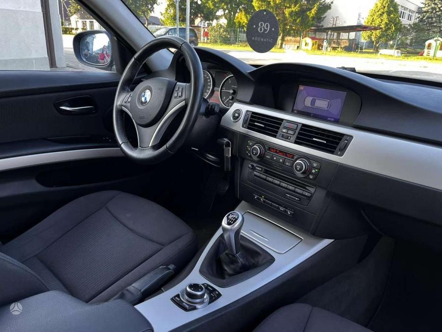 Blue BMW 318 2009 in Ukmerge, with an engine capacity of 2.00 L and mileage of 316 thousand km for 3200 €, photo 24 on AUTOMOTO.COM.LV
