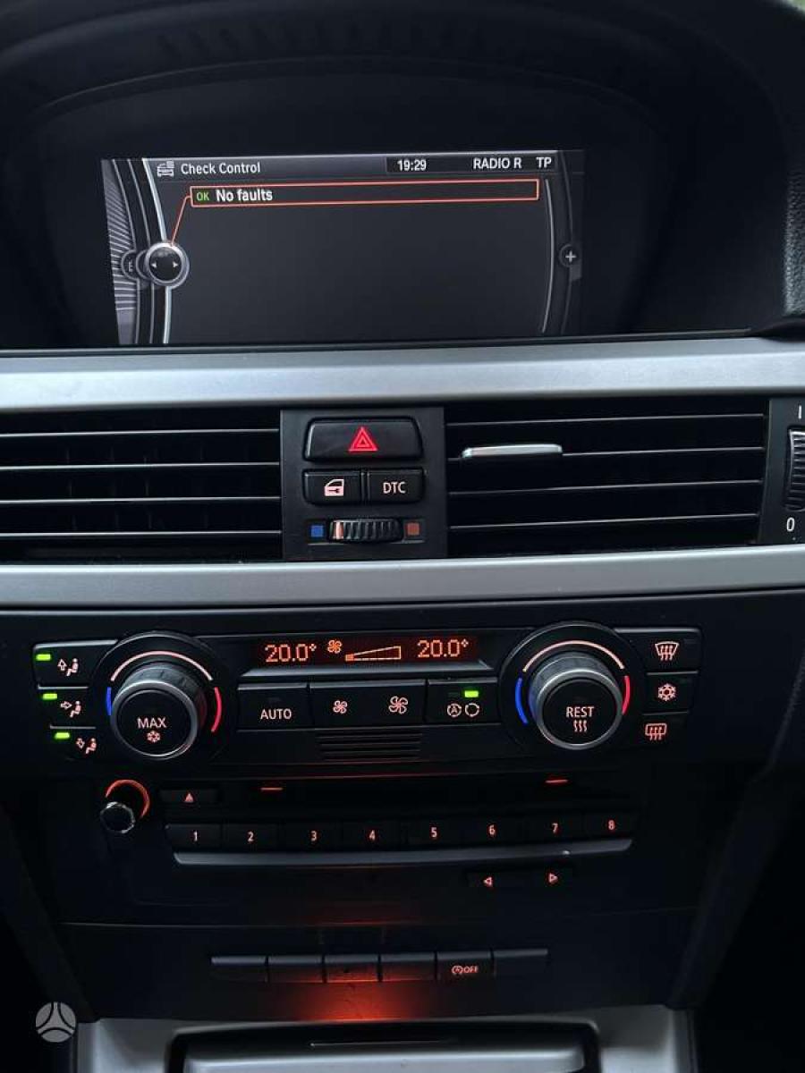 Zils BMW 318 2009 Viļņa, ar dzinēja tilpumu 2.00 L un nobraukumu 398 tūkst. km par 2700 €, foto 12 vietnē AUTOMOTO.COM.LV