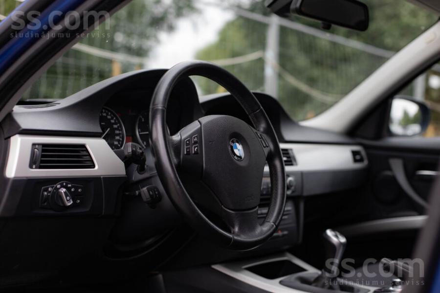 Zils BMW 318 2010 Rīga, ar dzinēja tilpumu 2.00 L un nobraukumu 286 tūkst. km par 5790 €, foto 14 vietnē AUTOMOTO.COM.LV