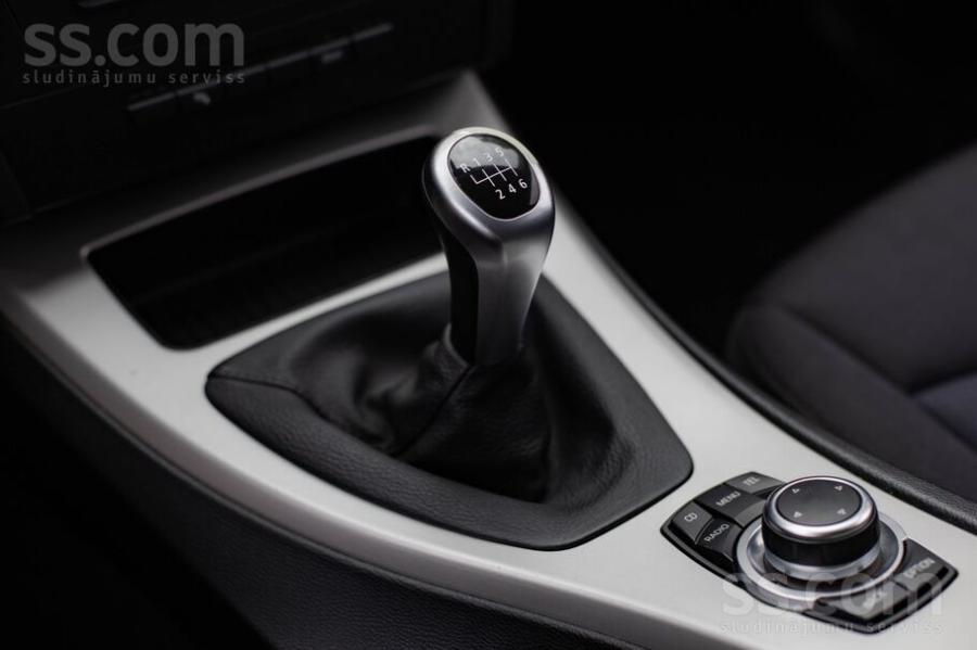 Zils BMW 318 2010 Rīga, ar dzinēja tilpumu 2.00 L un nobraukumu 286 tūkst. km par 5790 €, foto 24 vietnē AUTOMOTO.COM.LV