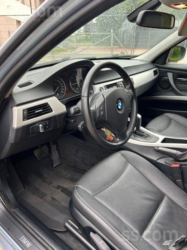 Zils BMW 318 2010 Rīga, ar dzinēja tilpumu 2.00 L un nobraukumu 266 tūkst. km par 3200 €, foto 3 vietnē AUTOMOTO.COM.LV