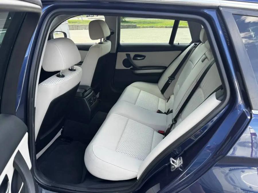 Blue BMW 318 2010 in Riga, with an engine capacity of 2.00 L and mileage of 239 thousand km for 3300 €, photo 11 on AUTOMOTO.COM.LV