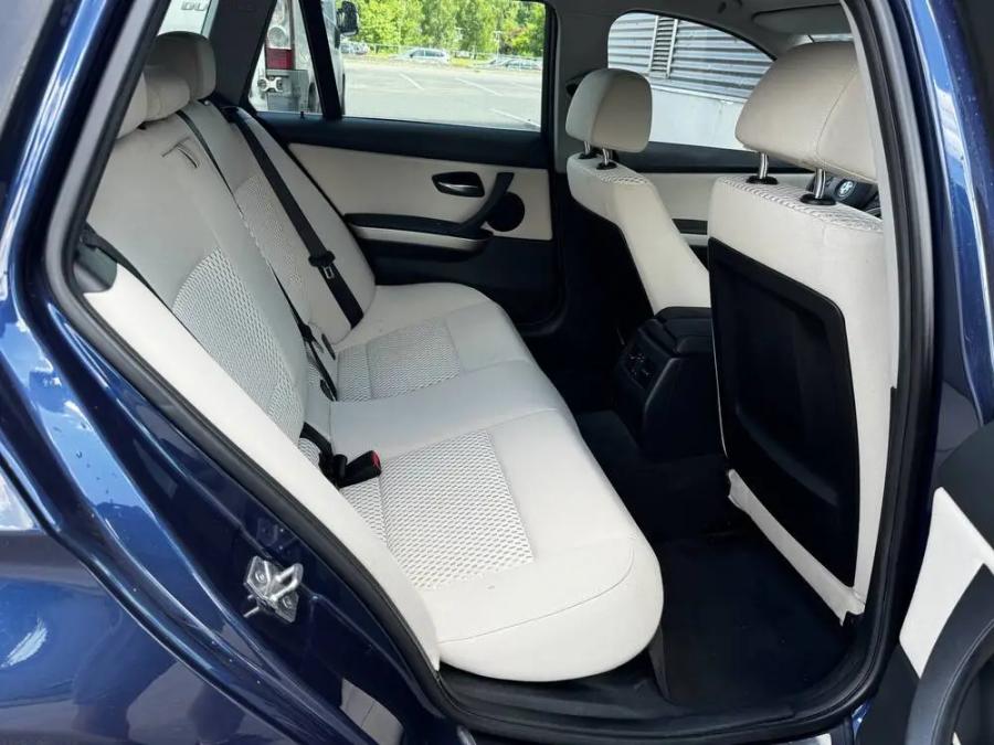Blue BMW 318 2010 in Riga, with an engine capacity of 2.00 L and mileage of 239 thousand km for 3300 €, photo 12 on AUTOMOTO.COM.LV