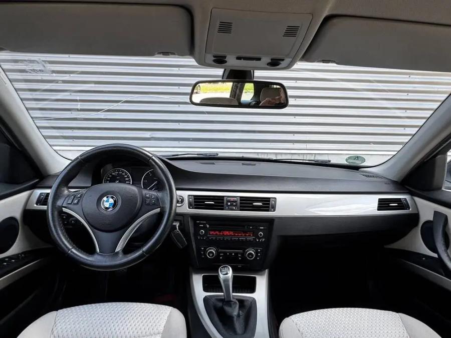 Blue BMW 318 2010 in Riga, with an engine capacity of 2.00 L and mileage of 239 thousand km for 3300 €, photo 14 on AUTOMOTO.COM.LV