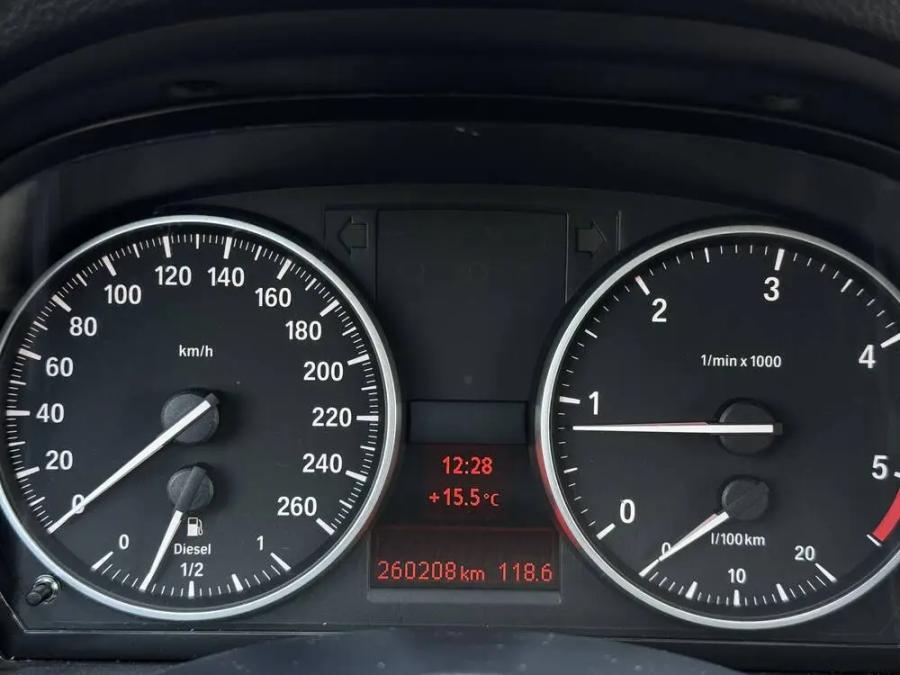 Blue BMW 318 2010 in Riga, with an engine capacity of 2.00 L and mileage of 239 thousand km for 3300 €, photo 16 on AUTOMOTO.COM.LV