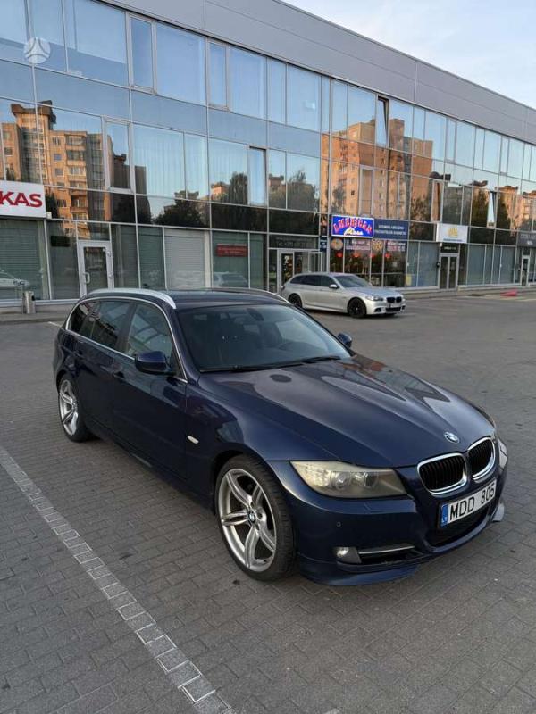 BMW 318 2010 in Alytus on AUTOMOTO.COM.LV Blue BMW 318 2010 in Alytus, with an engine capacity of 2.00 L and mileage of 475 thousand km for 2050 β¬, photo 3 on AUTOMOTO.COM.LV