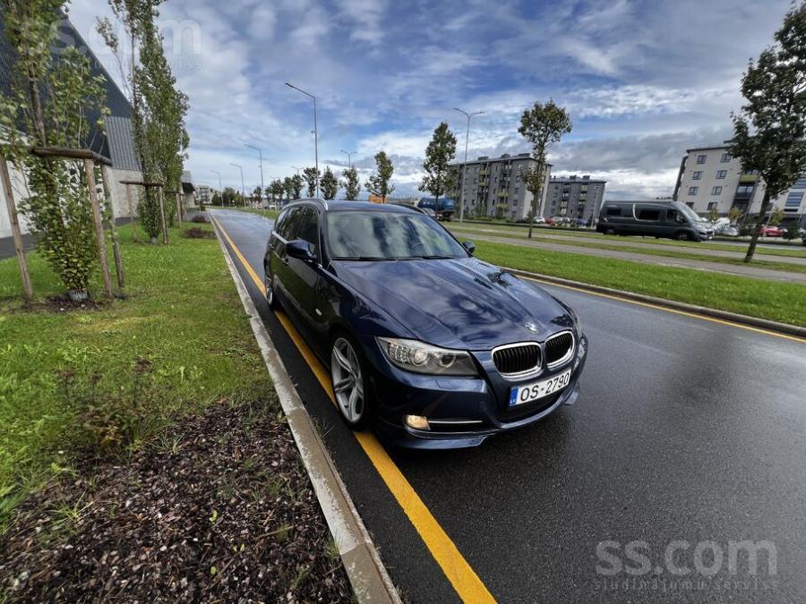 Blue BMW 318 2010 in Riga, with an engine capacity of 2.00 L and mileage of 317 thousand km for 4550 €, photo 3 on AUTOMOTO.COM.LV