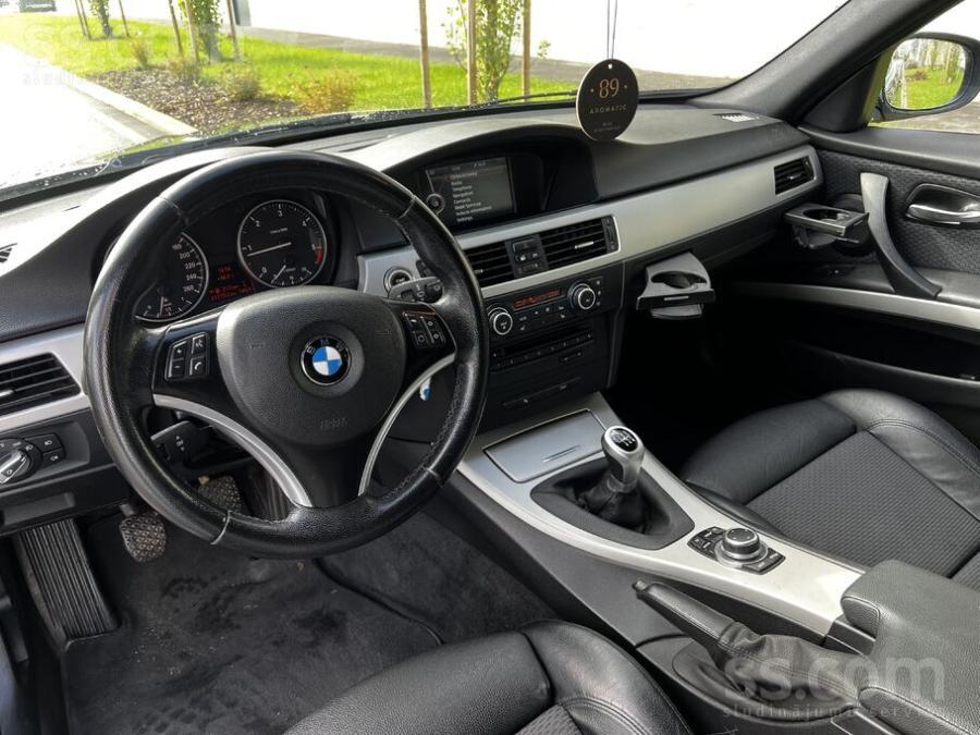 Blue BMW 318 2010 in Riga, with an engine capacity of 2.00 L and mileage of 317 thousand km for 4550 €, photo 10 on AUTOMOTO.COM.LV