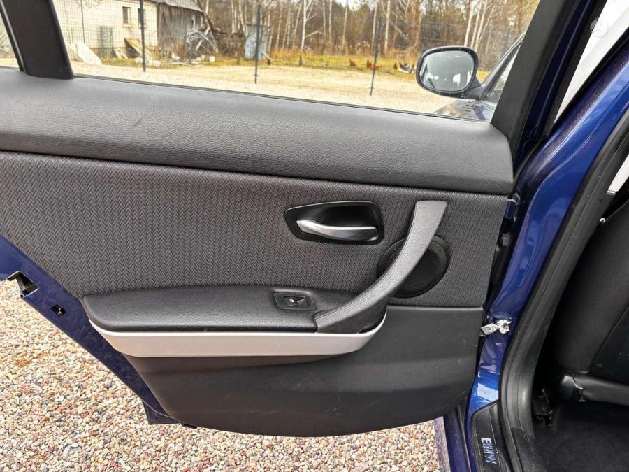 Zils BMW 318 2011 Viļņa, ar dzinēja tilpumu 2.00 L un nobraukumu 276 tūkst. km par 4200 €, foto 12 vietnē AUTOMOTO.COM.LV