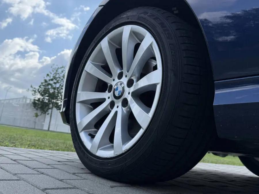 Blue BMW 318 2011 in Riga, with an engine capacity of 2.00 L and mileage of 247 thousand km for 4700 €, photo 12 on AUTOMOTO.COM.LV
