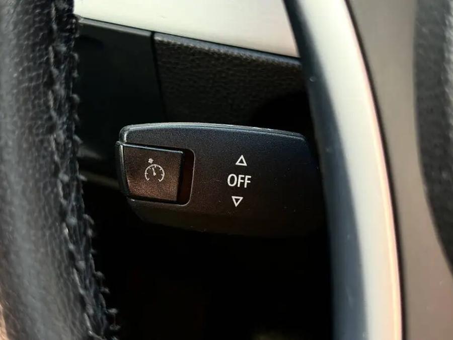 Blue BMW 318 2011 in Riga, with an engine capacity of 2.00 L and mileage of 247 thousand km for 4700 €, photo 23 on AUTOMOTO.COM.LV