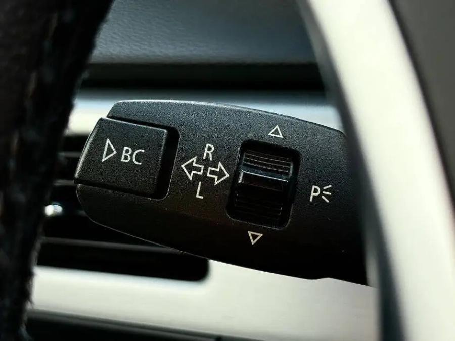 Blue BMW 318 2011 in Riga, with an engine capacity of 2.00 L and mileage of 247 thousand km for 4700 €, photo 24 on AUTOMOTO.COM.LV